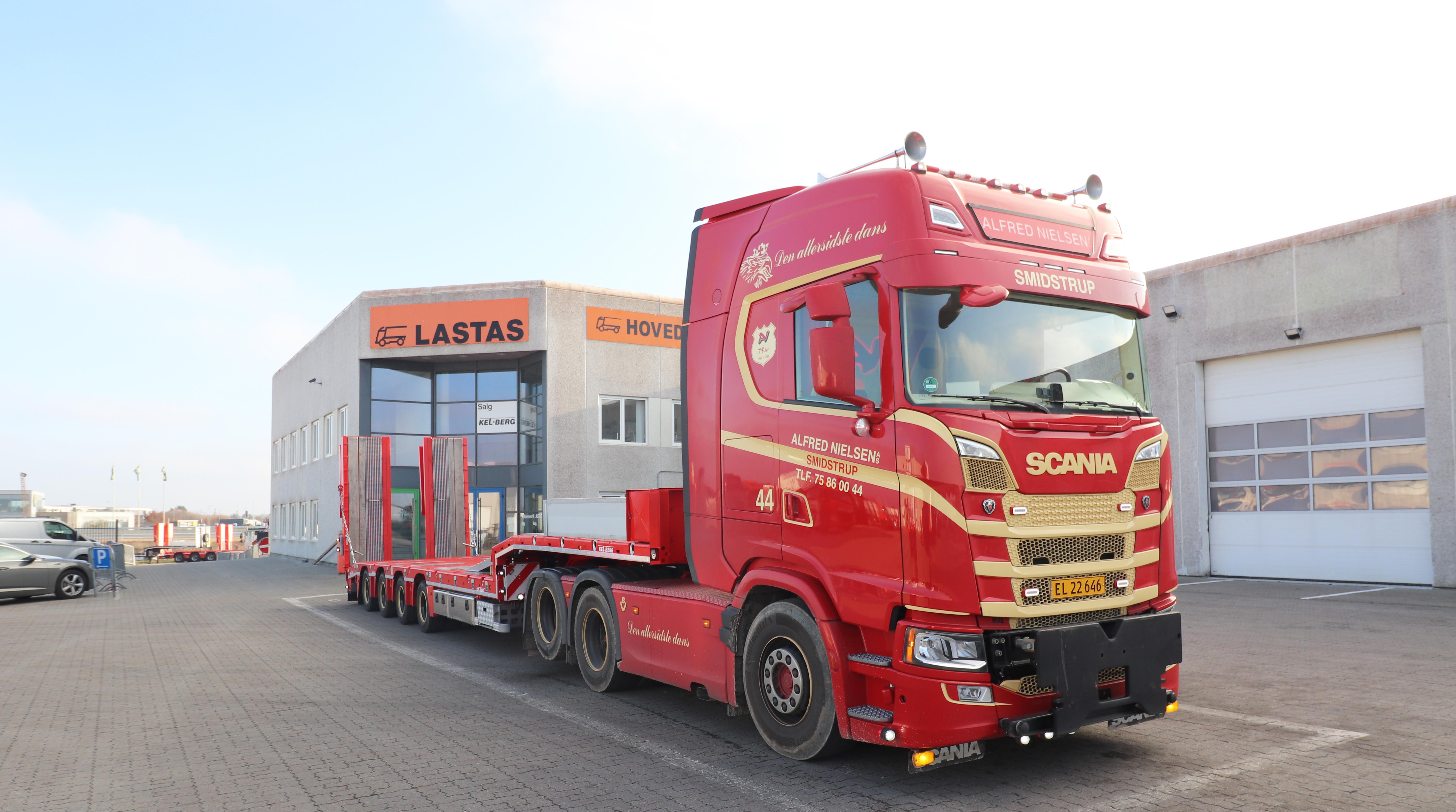 Flot ny Kel-Berg 4 akslet maskintrailere med udtræk fra Lastas til ...