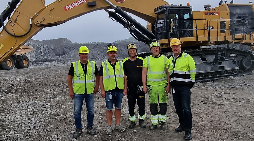 Fikk ny 150-tonner: Cat 6015 på plass hos Feiring