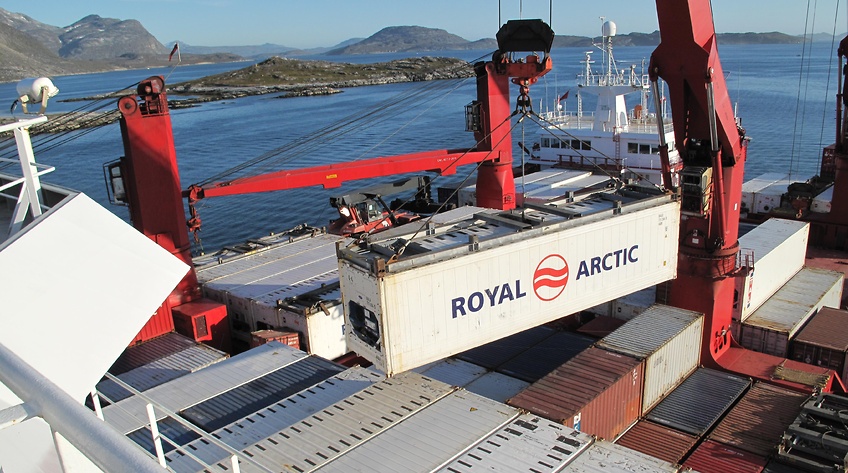 Royal Arctic Line sparer i Aalborg