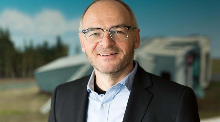 Jyden Burs direktør takker af