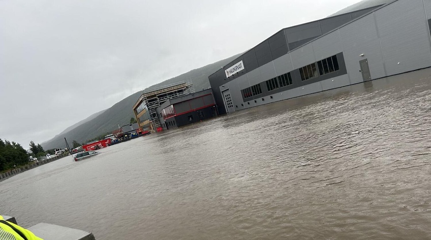 Hallingplast evakuerte fabrikken i Kleivi: De frykter at store rør har ...