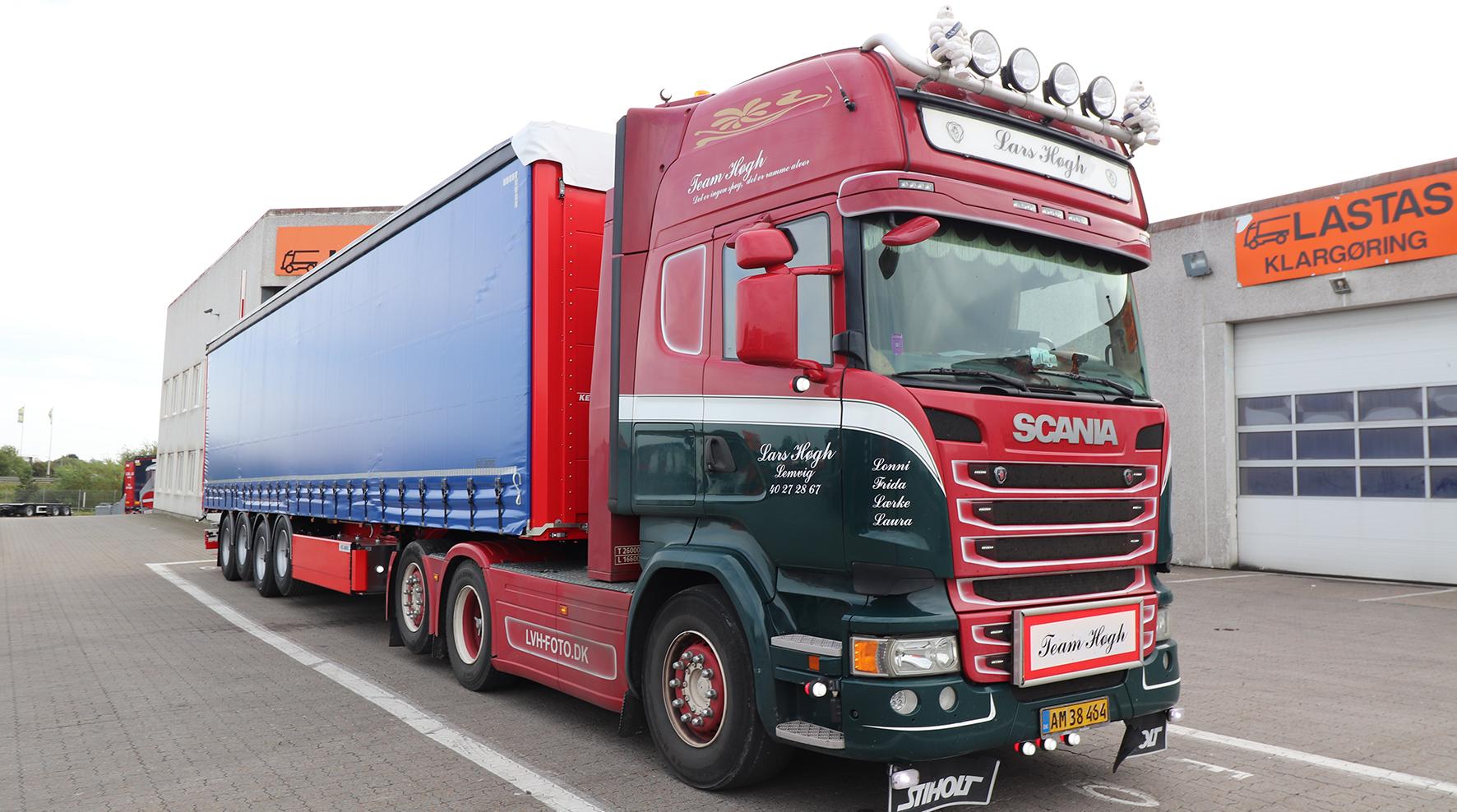 Lastas har leveret 2 nye Kel-Berg 4 akslet maxi flexi gardintrailere ...