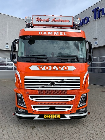 Første Volvo til Henrik Andersen fra Hammel