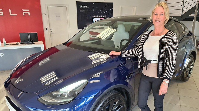 Tesla Y er i Danmark – den er først kinesisk, senere tysk, og den skal ...