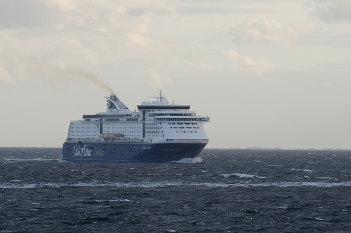 Color Line-færge i snifferfælde