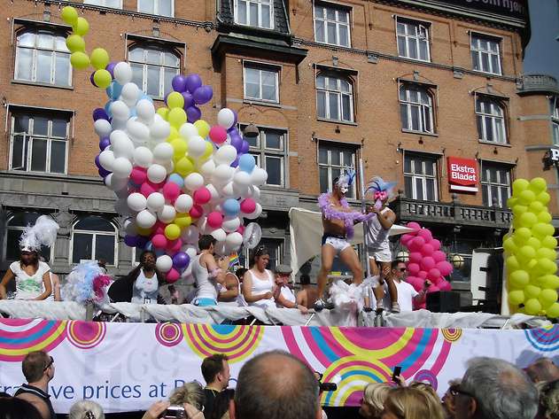 DHL Express støtter Pride