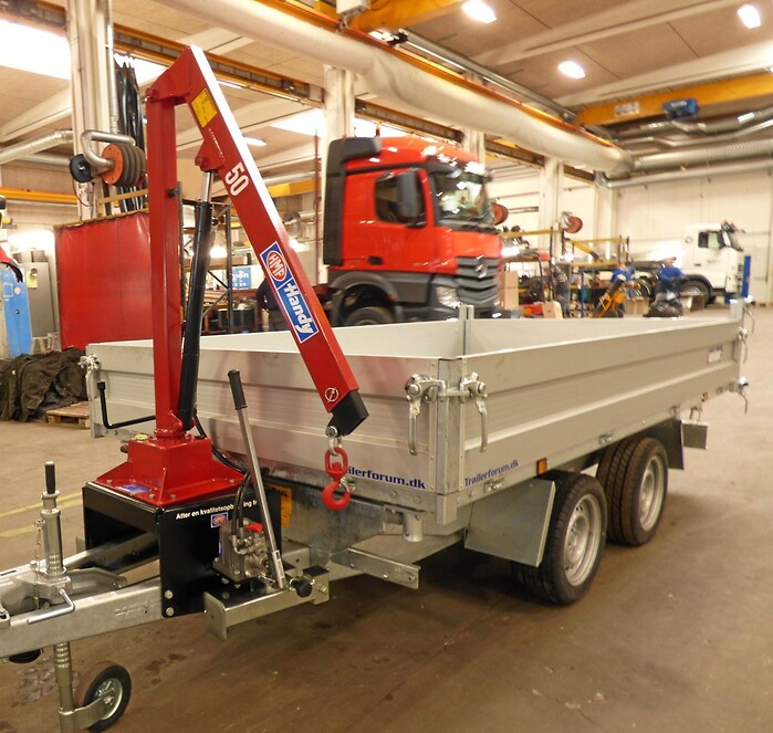 Lille kran på en lille trailer - Transportmagasinet