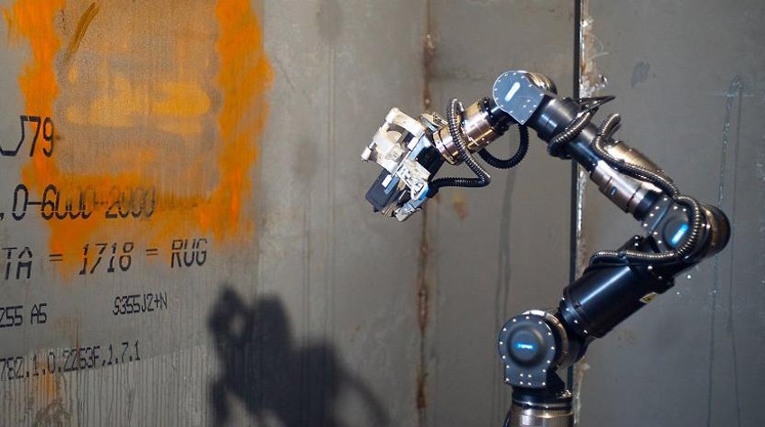 Utvikler autonom robot for overflatebehandling