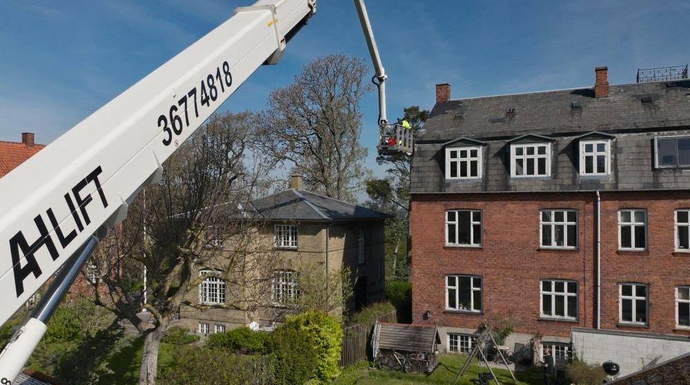 Hør, hvorfor vores kunder lejer lastbillifte fra AH Lift!