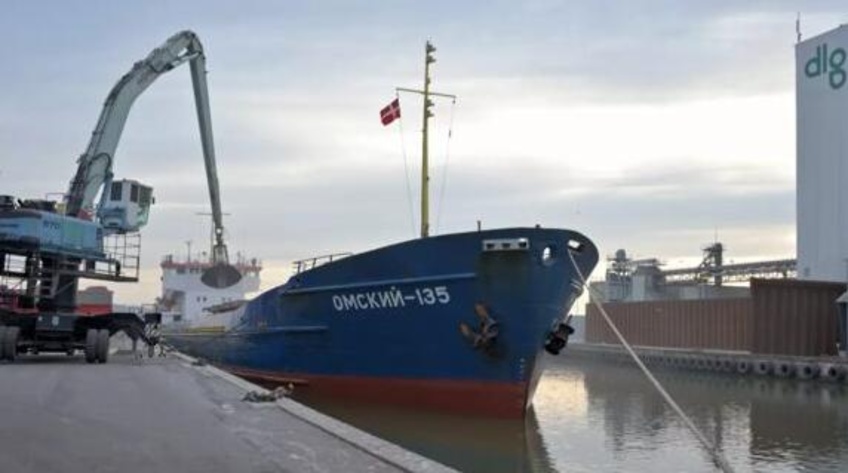 Russiske fragtskibe følges af patruljefartøj - sanktioner på vej