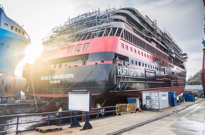 Hurtigrutens nye flagskib forsinket fra værft