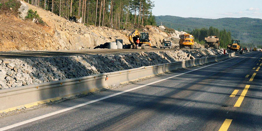 Fire tilbud på bygging av vei og bane