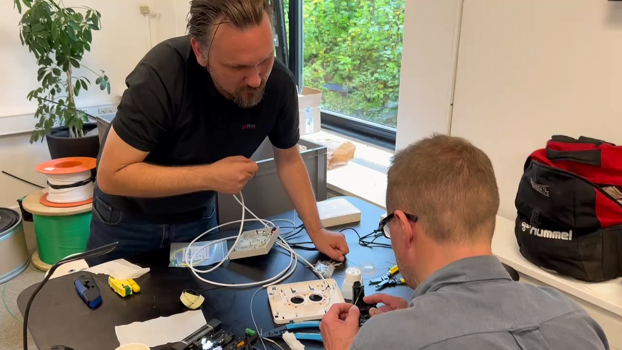 Viktech uddanner fiberteknikere fra bunden
