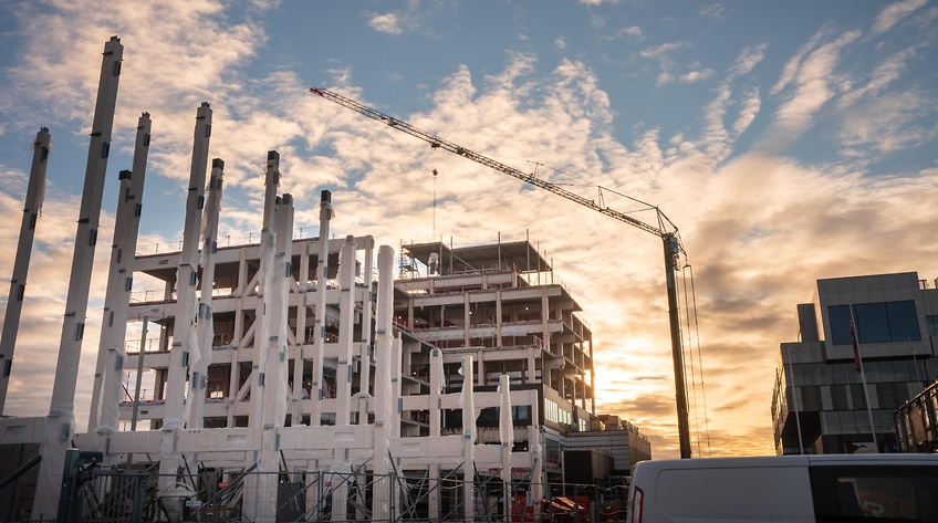 BRA Bygg tar in världens första helt elektriska pålkran