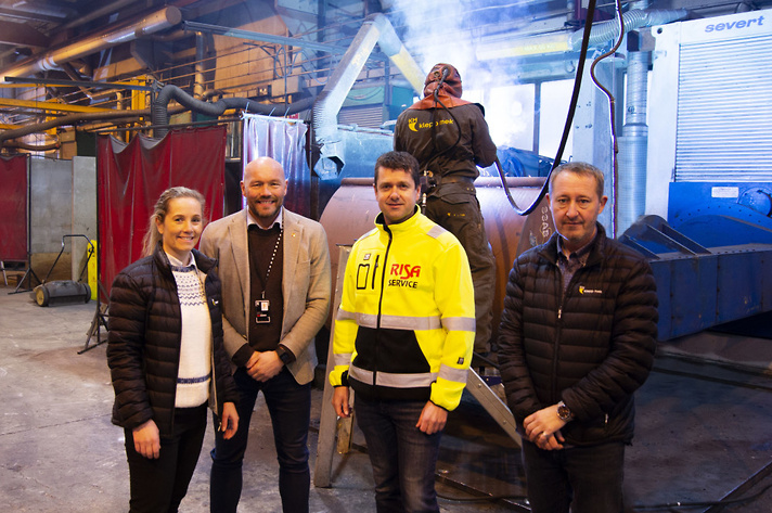 Risa handler kortreist materiell