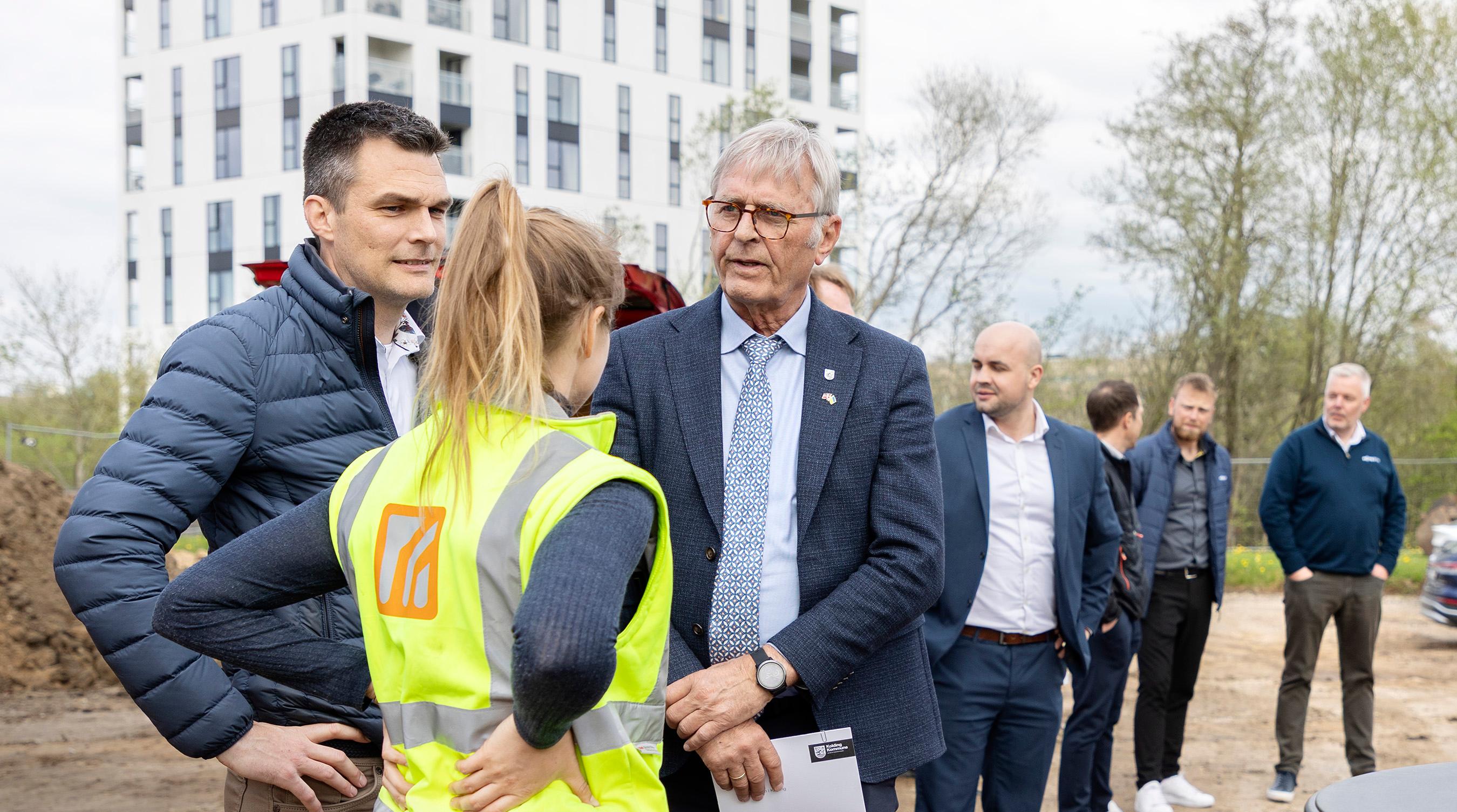 DS Flexhal bygger parkeringshus i bydelen Design City, og nu er første spadestik taget